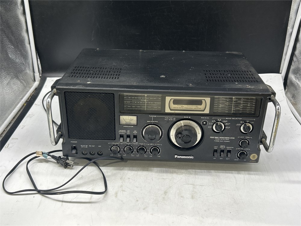 Urban Auctions - PANASONIC RF4800 SHORTWAVE RADIO