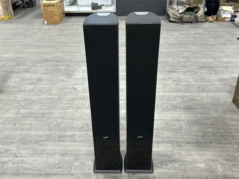 Urban Auctions - 2 SOUNDSTAGE 3D SERIES TOWER SPEAKERS 4FT TALL