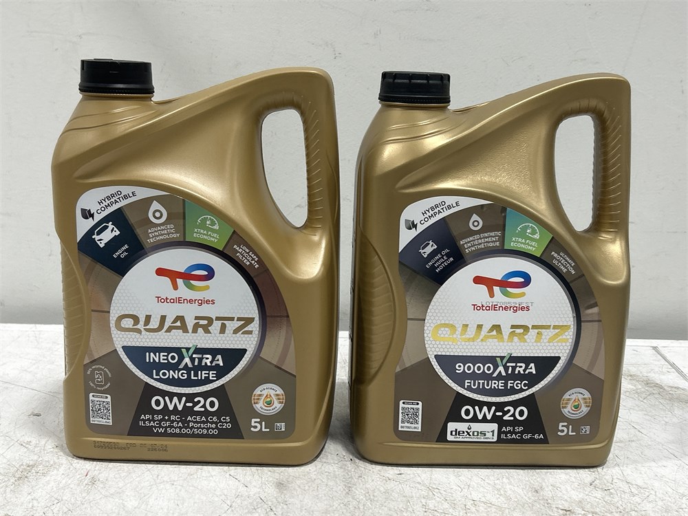 Urban Auctions - 2 NEW QUARTZ ENGINE OIL - 5L / EA