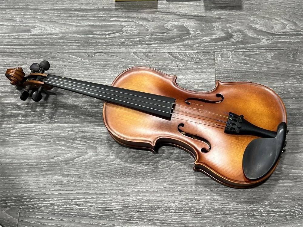 Urban Auctions - VIOLIN - MISSING BOW (MADE IN CHINA)