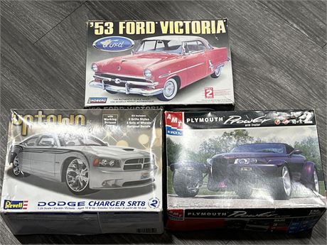 Urban Auctions - 3 UNBUILT 1/25 SCALE MODEL KITS