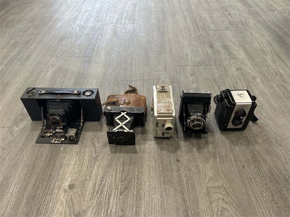 Urban Auctions - 5 VINTAGE CAMERAS - BROWNIE, PULL OUT & ARGUS