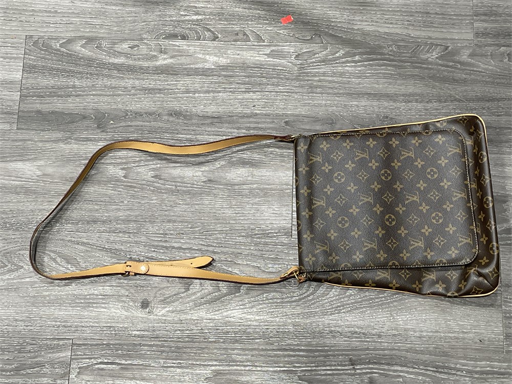 Urban Auctions - LOUIS VITTON PURSE - AUTHENTICITY UNKNOWN