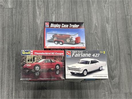 Urban Auctions - 3 VINTAGE UNBUILT / PARTIALLY BUILT MODEL KITS