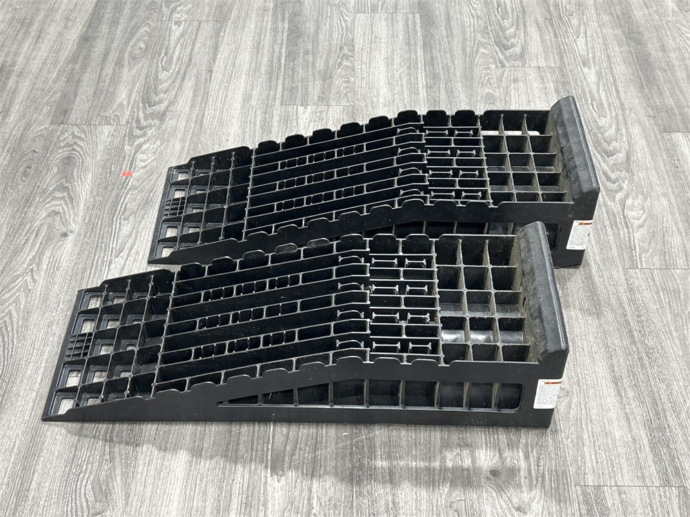 Urban Auctions - 2 VEHICLE PRO RAMPS (34” long)