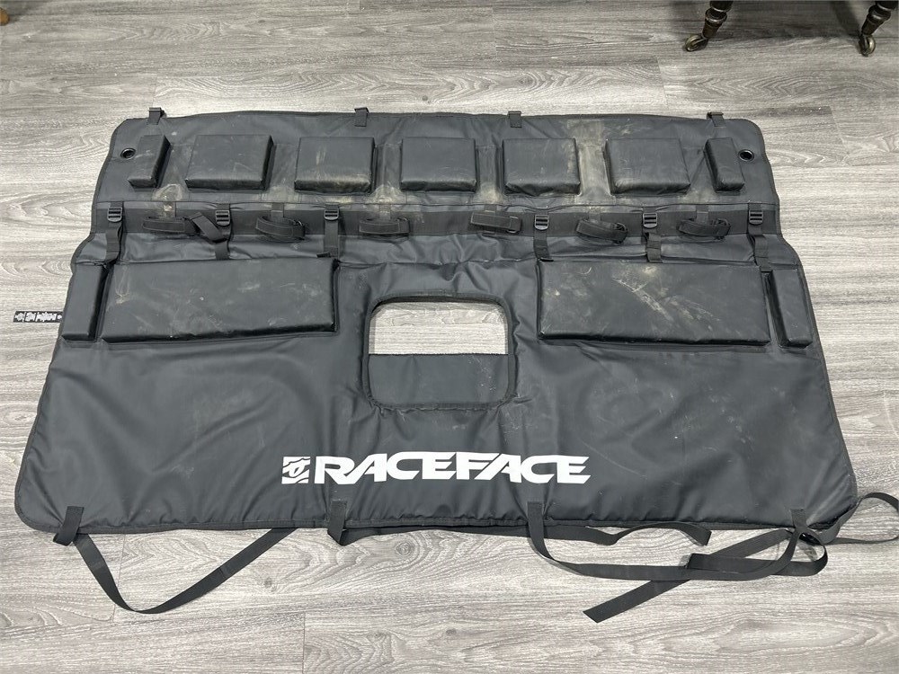 Urban Auctions - RACE FACE PICK UP TRUCK MOUNTAIN BIKE RACK PAD