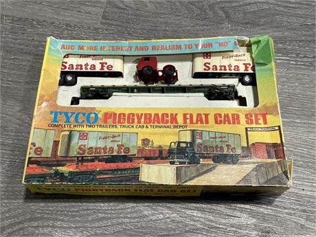 Urban Auctions - TYCO PIGGYBACK FLAT CAR SET