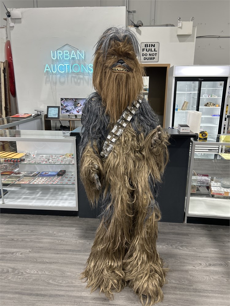 Urban Auctions - LIFE SIZED CHEWBACCA DELUXE COSTUME SET ON A FLEXIBLE ...