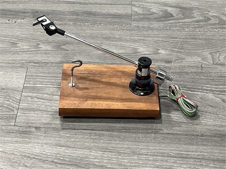 Urban Auctions - VINTAGE LONG ARM MINI TURN TABLE W/ PHONO CABLES