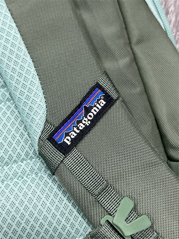 Urban Auctions - NEW PATAGONIA WOMENS TAMANGO PACK 20L