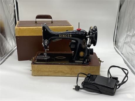 Urban Auctions - VINTAGE SINGER MODEL 99K SEWING MACHINE WITH CASE