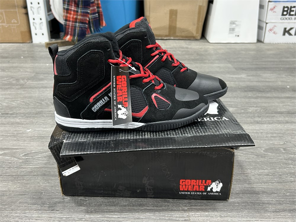 Urban Auctions - PAIR OF NEW GORILLA WEAR SHOES - SIZE 7