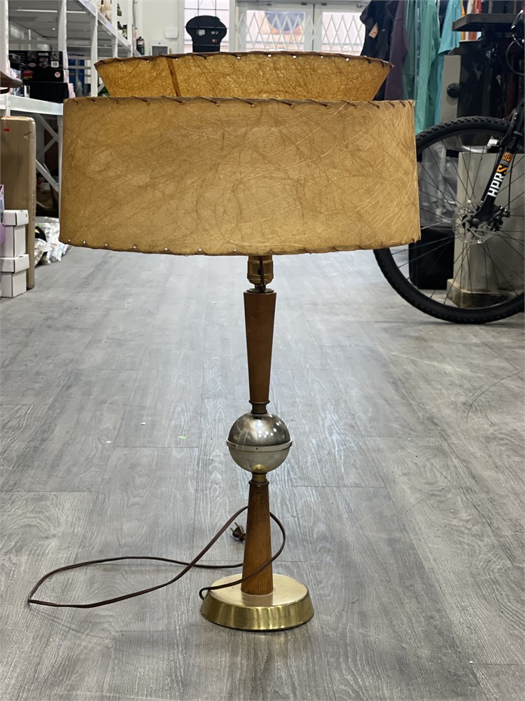 Urban Auctions - RARE ATOMIC AGE TABLE LAMP - 18” x 29.5”