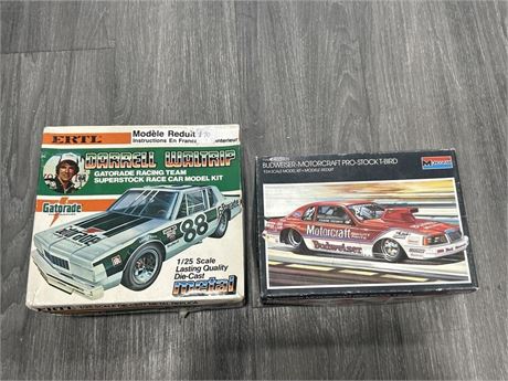 Urban Auctions - 2 VINTAGE UNBUILT / PARTIALLY BUILD MODEL KITS