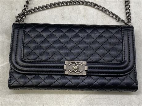 Urban Auctions - CHANEL BLACK LEATHER CLUTCH/PHONE CASE