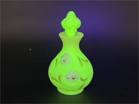 Urban Auctions - VINTAGE FENTON HAND PAINTED BURMESE URANIUM GLASS ...