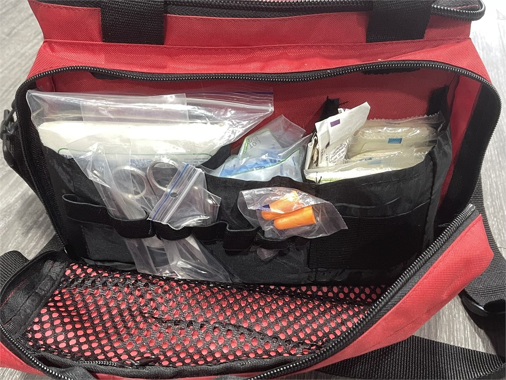 Urban Auctions - DELUXE FIRST AID KIT W/ BAG & ACCESSORIES