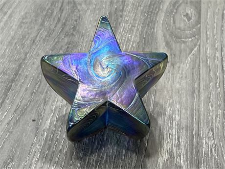 Urban Auctions - LARGE ROBERT HELD ART GLASS PAPER WEIGHT STAR (4”x4 ...