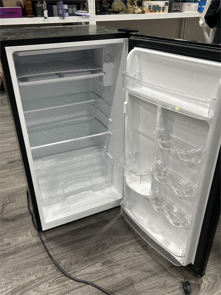 Urban Auctions - HAMILTON BEACH MINI FRIDGE (32” tall)