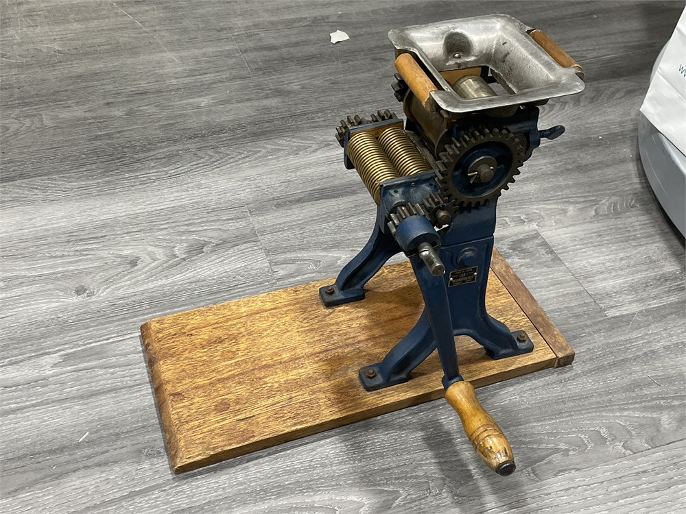 Urban Auctions - VINTAGE RAMEN UDON NOODLE MAKING MACHINE