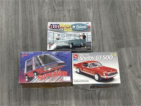 Urban Auctions - 3 VINTAGE UNBUILT / PARTIALLY BUILT MODEL KITS