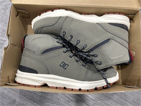 Urban Auctions - NEW IN BOX DC BOOTS