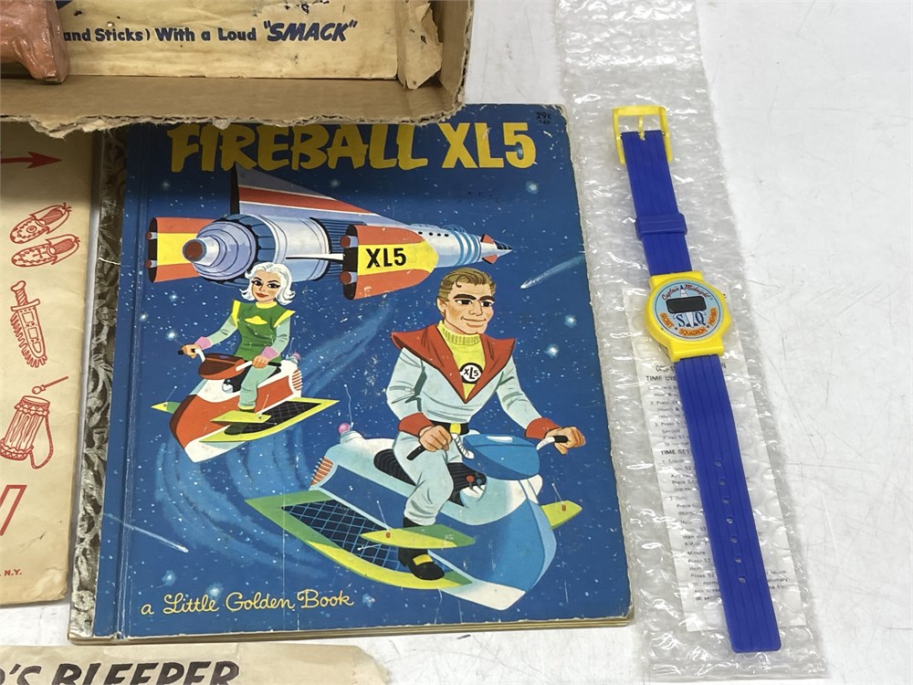 Urban Auctions - BOX OF RARE COLLECTIBLE VINTAGE TOYS, CARDS, ETC