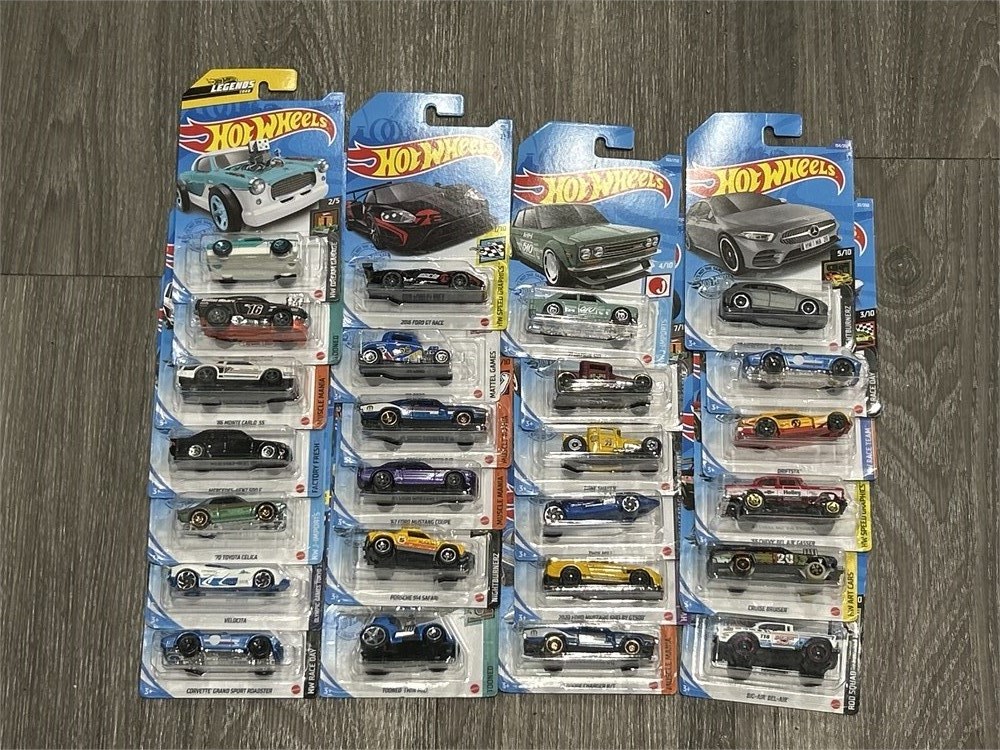Urban Auctions - 25 NEW SMALL HOT WHEELS DIECAST