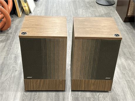 Urban Auctions - 2 BOSE MODEL 501 SPEAKERS - WORKING (24” tall)