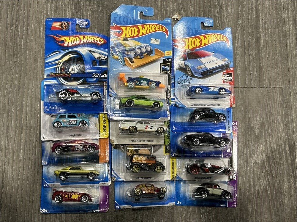 Urban Auctions - 15 NEW SMALL HOT WHEELS DIECAST