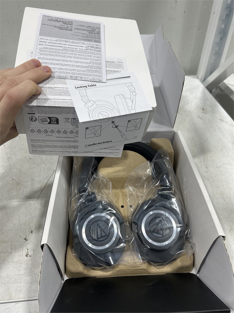 Urban Auctions - AUDIO TECHNICA ATH-M50x HEADPHONES IN BOX