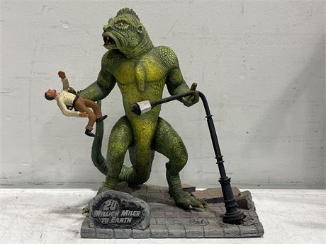 Urban Auctions - 20 MILLION MILES TO EARTH - 1994 CLASSIC PLASTIC ...