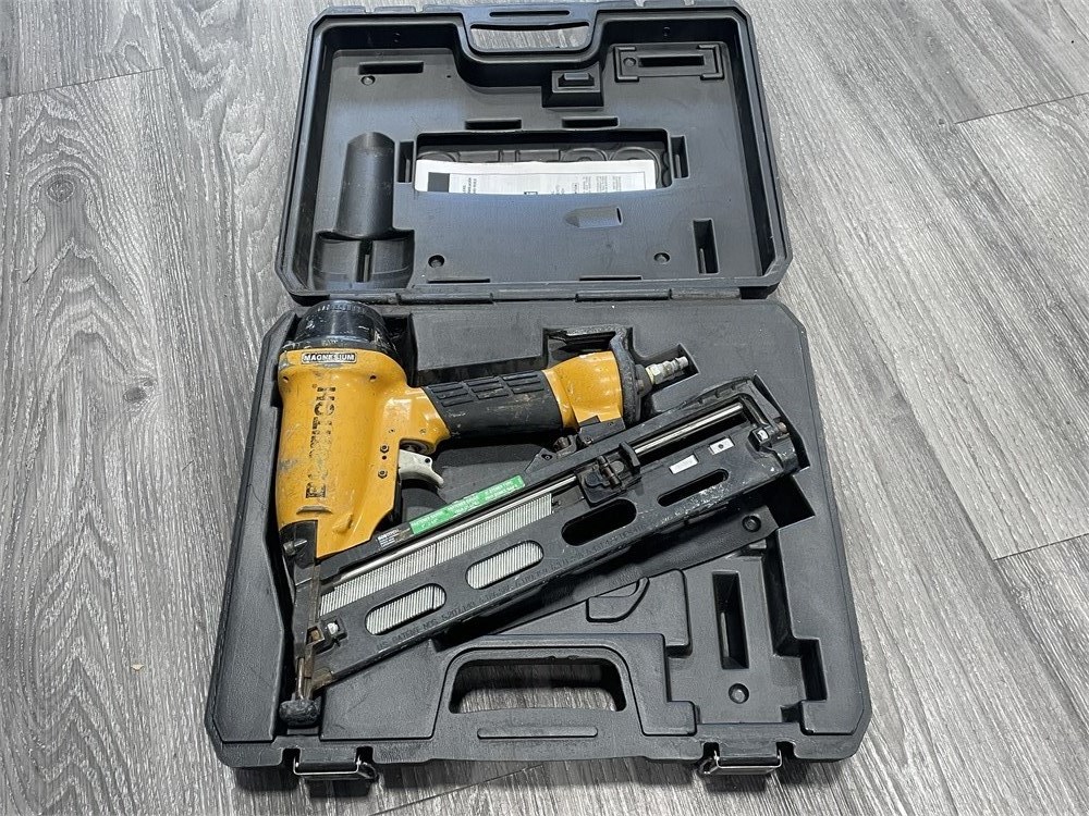 Urban Auctions - BOSTITCH NAIL GUN (N52FN/N62FN) IN CASE