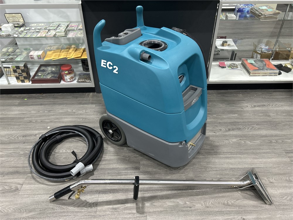 Urban Auctions - HIGH VALUE TENNANT EC2 CARPET EXTRACTOR W/HOSE & WAND