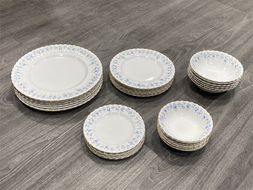 Urban Auctions - ROYAL ALBERT MEMORY LANE 30 PIECE DINNERWARE SET