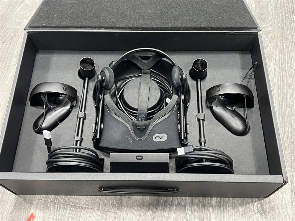 Urban Auctions - AS NEW OCULUS RIFT (HM-A) - CIB
