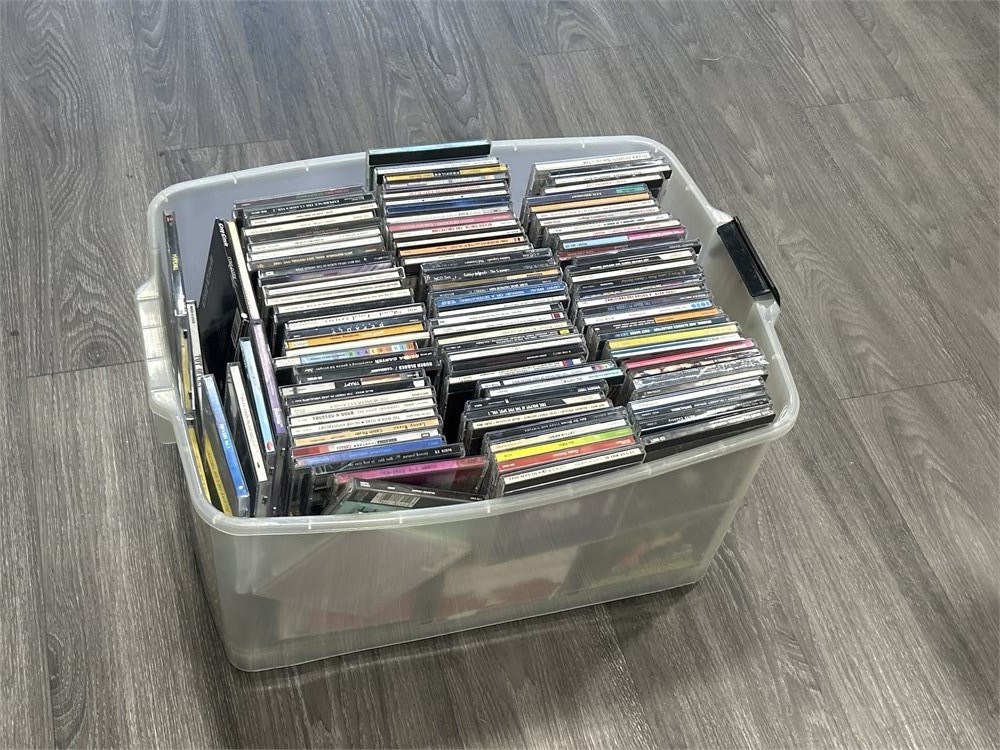 Urban Auctions - LARGE BIN OF ASSORTED CDS