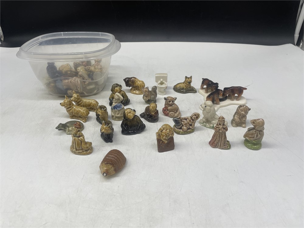 Urban Auctions - (30+) VINTAGE WADE FIGURINES