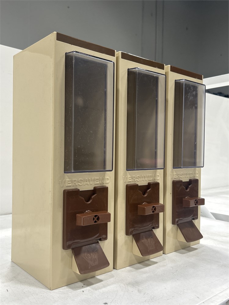 Urban Auctions - 3 VINTAGE VERSAVEND COUNTER TOP VENDING MACHINES - 15 ...