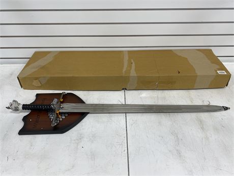 Urban Auctions - GAME OF THRONES JOHN SNOW DECRETIVE SWORD WITH WALL ...