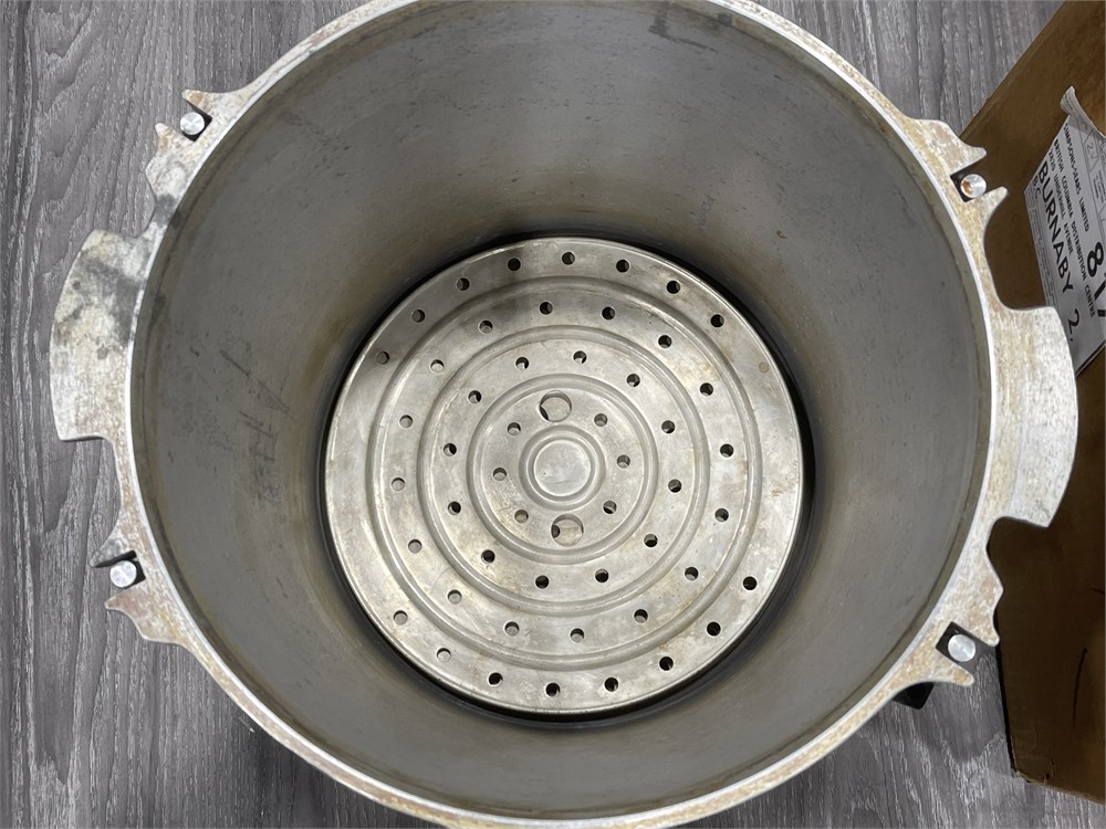 Urban Auctions - DELUXE CAST ALUMINUM PRESSURE COOKER
